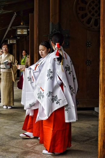How to visit a Shinto Shrine in Japan