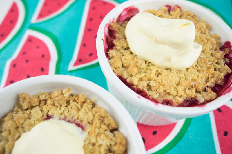 Rhubarb and white chocolate crumble