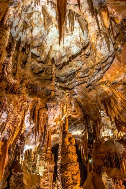 Experience the Jenolan Caves tours and Walks