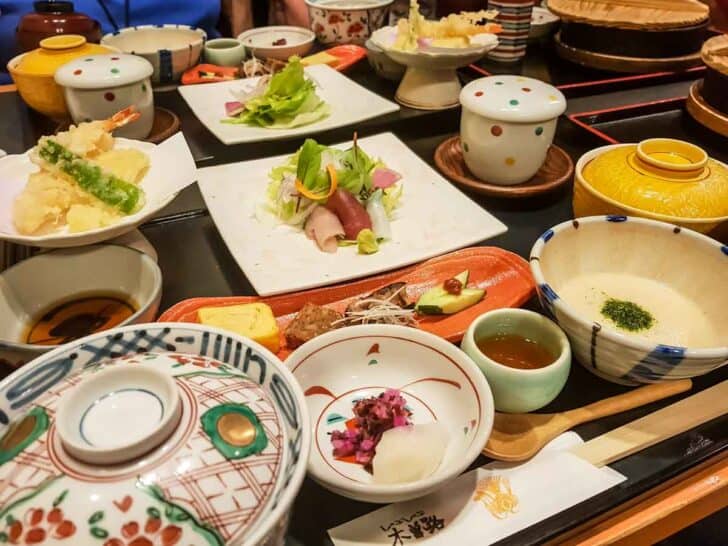 Where to eat in Tokyo - discover some popular spots & hidden gems